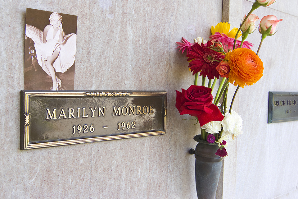 USA - Marilyn Monroe Crypt - Westwood Memorial Park Cemetery in Los ...