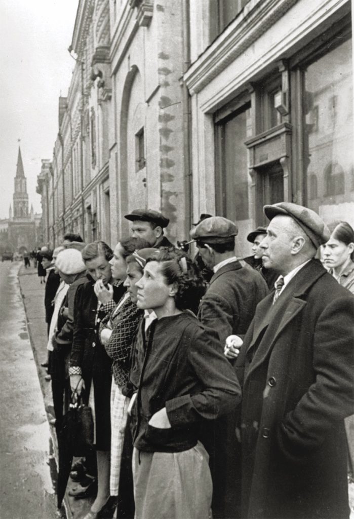 When the German Army Neared Moscow, Millions Fled — But Some Stayed to ...