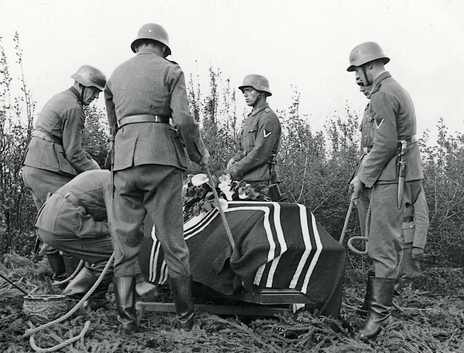 German burial WW2 | HistoryNet
